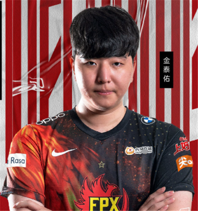 FPX官宣Faker前替补加入，第一个视频他就竖起食指，重演当时场景？_腾讯新闻