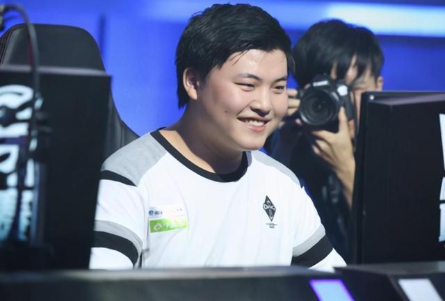 “没想嘲讽UZI”！无状态首曝S5事件内幕：年轻气盛，只为赢比赛_腾讯新闻