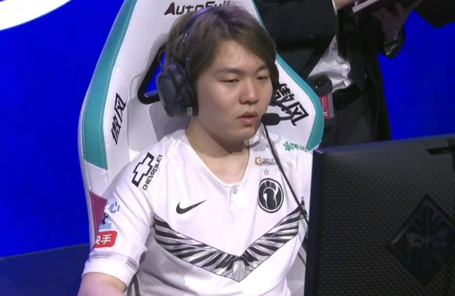 Rookie尚未官宣，V5“转会大瓜”曝光：SMLZ没看上WE，却被拉扯没了_腾讯新闻