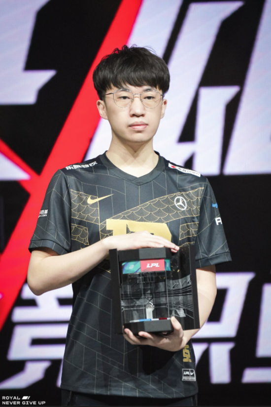 RNG官宣新赛季名单，kenzhu为主教练，LPL揭幕战引期待！_腾讯新闻