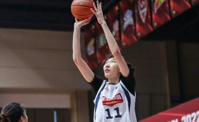 CCTV16直播WCBA总决赛G2，四川VS内蒙古，巴特尔为何会出现在场上_腾讯新闻