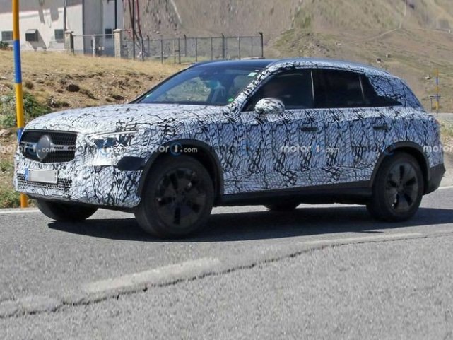 全新一代奔驰GLC级曝光！内饰很抢眼，千万别搭载1.5T发动机？_腾讯新闻