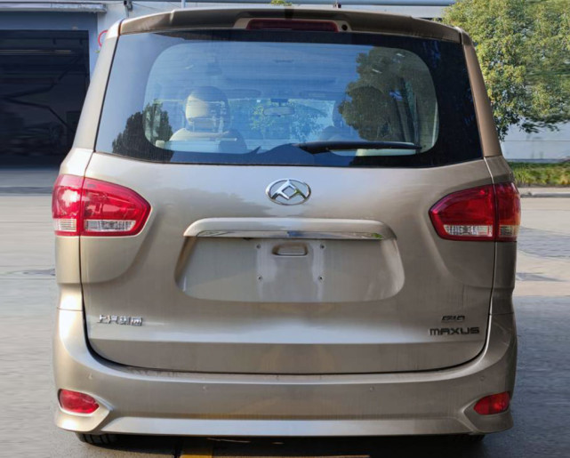 上汽大通新款G10曝光，大7座，2.0L自吸发动机，GL8要失眠了_腾讯新闻