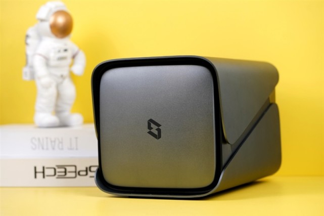 真正能和群晖抗衡的NAS！极空间新Z4评测：很多重要功能远强于同类产品_腾讯新闻