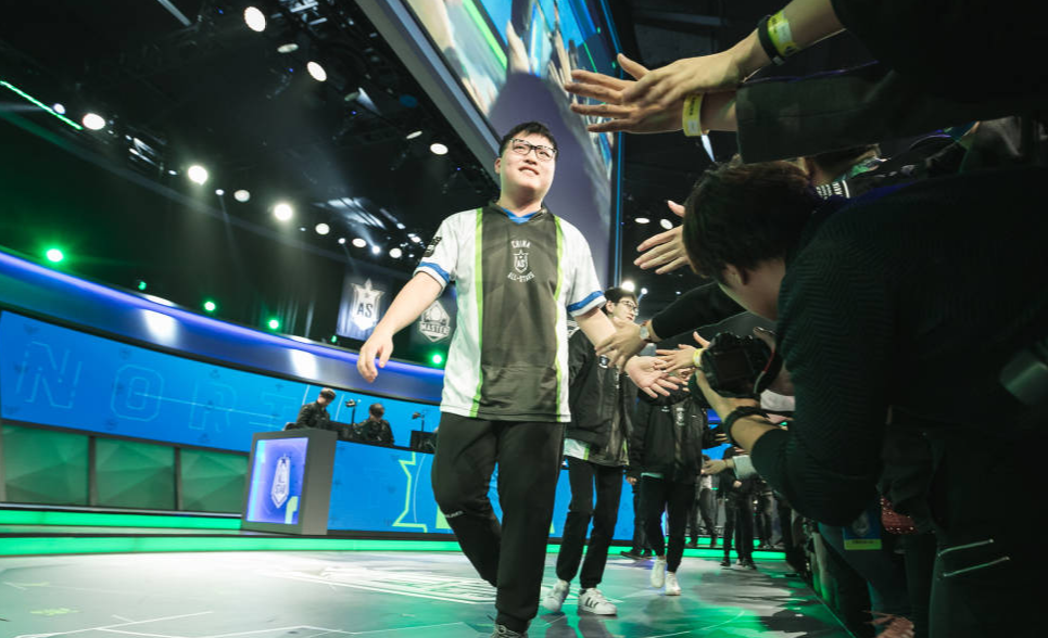 Uzi与lele都是受害者！FPX官方回应：我们不会放过坏人_腾讯新闻