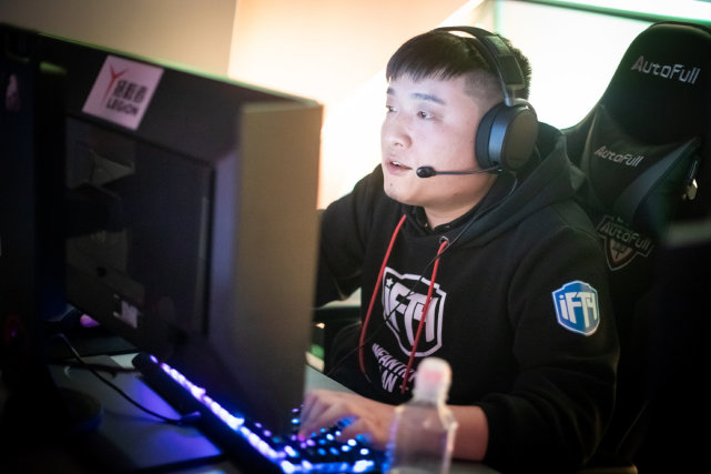 PCL回忆杀第二弹：4AM意难平的ZGG01，突然陨落的Ark和Mad98_腾讯新闻