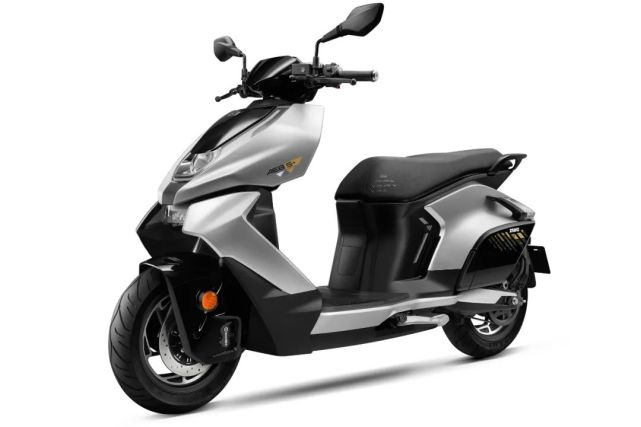 春风ZEEHO极核首款电动踏板摩托车AE8发布，17999元起_腾讯新闻