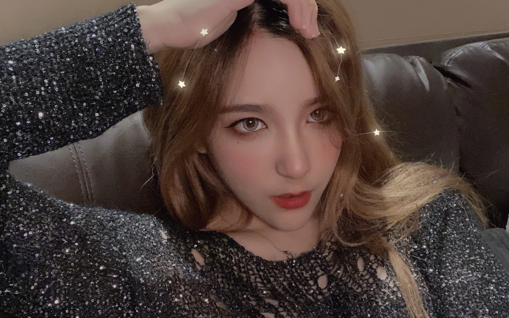 “有一种美叫20岁的RITA”！无需P图和美颜，却让LPL水友直呼女神_腾讯新闻