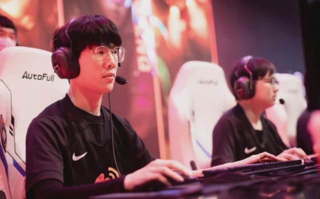 LPL上单雷达图更新，theshy成最完美选手，多项数据排名第一_腾讯新闻