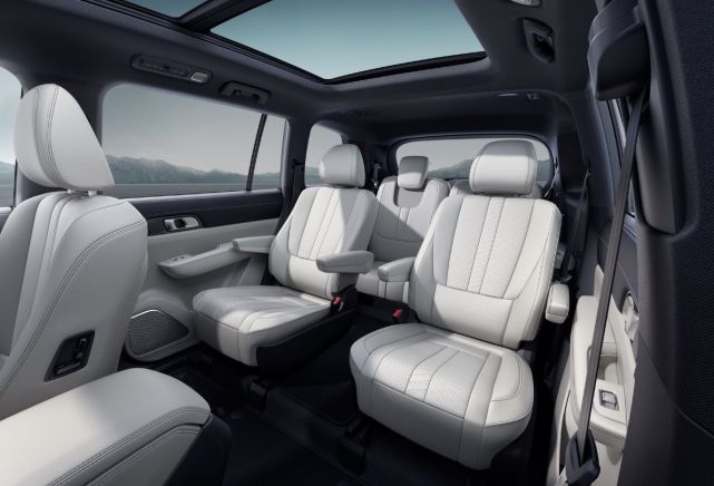 理想全尺寸SUV L9对标奔驰GLS？理想汽车是错位竞争的高手！_腾讯新闻