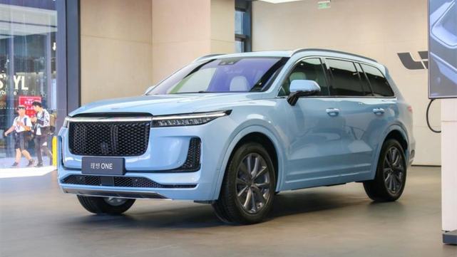 理想全尺寸SUV L9对标奔驰GLS？理想汽车是错位竞争的高手！_腾讯新闻