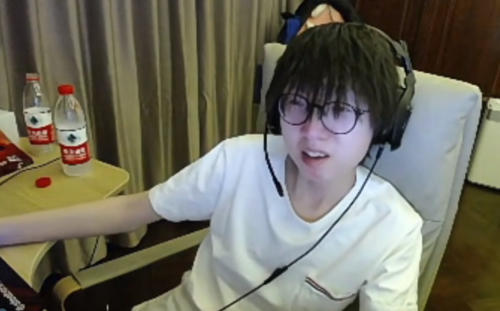 我LPL三冠王指挥路人怎么了？MLXG放话：当年UZI也得听我的！_腾讯新闻