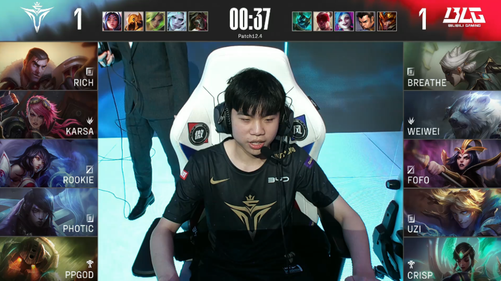 卡萨与Uzi都尽力了！BLG不敌V5，赛后俩人拥抱让人动容_腾讯新闻