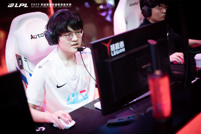 Uzi上场，BLG输给V5后，梳理几种比较典型的舆论方向，你是哪种？_腾讯新闻