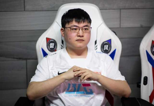 “UZI被曝和叉烧吵架”！BLG惨遭乌兹铁粉背刺，Doggo压力很大_腾讯新闻