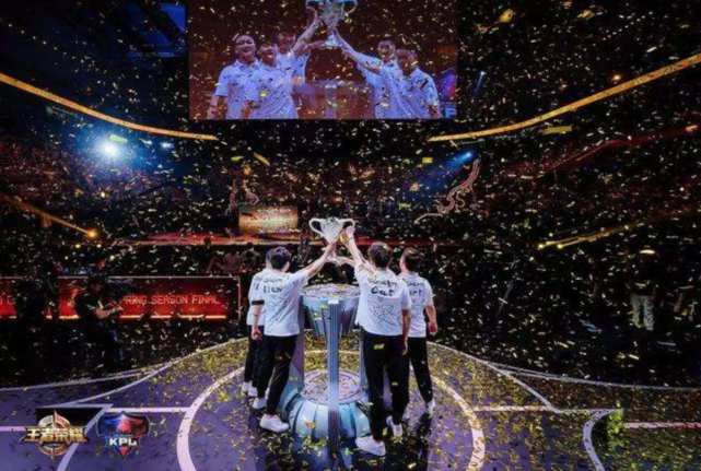 KPL：hurt谈QG往事，连胜被终结加上豪华替补席，只因为一首歌！_腾讯新闻