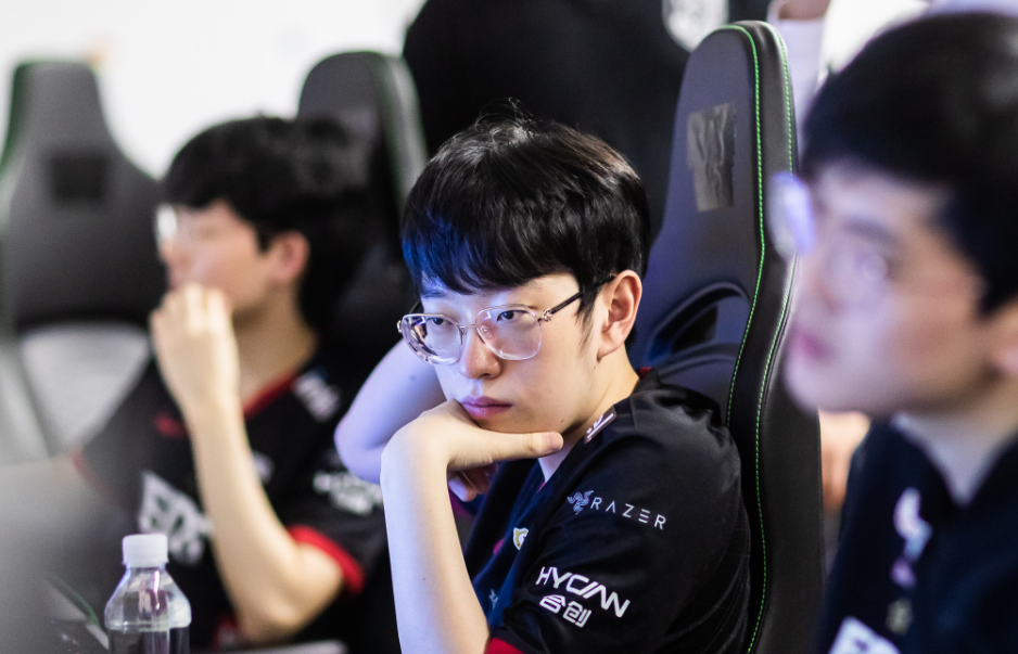 世界冠军上单再交手！WBG大战EDG，TheShy抉择是关键_腾讯新闻