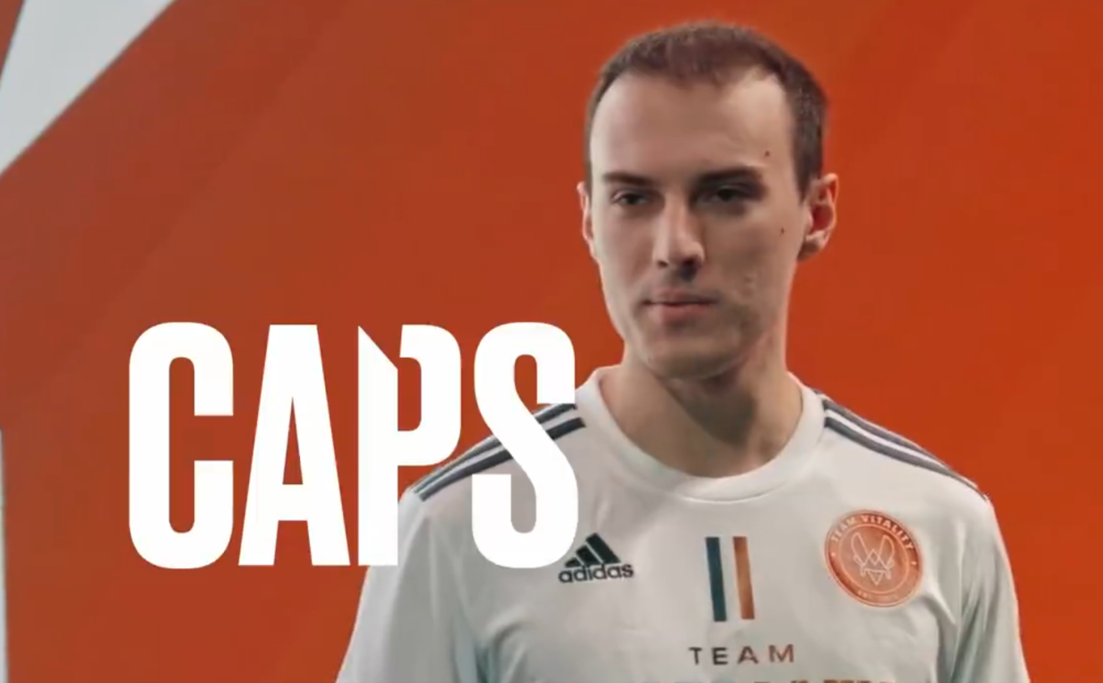 Perkz和Caps老友相会！两人目的一致！不想FNC夺冠！_腾讯新闻