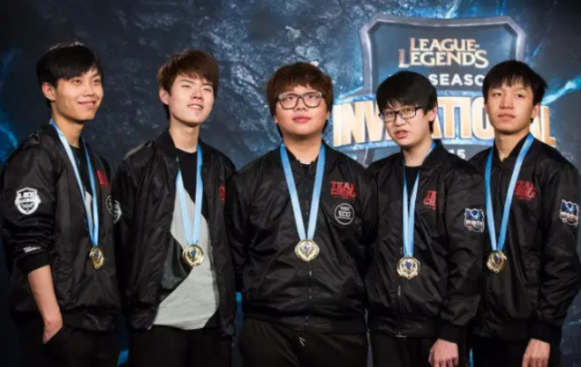 LPL历史上6支银河战舰，哪支统治力最强？_腾讯新闻