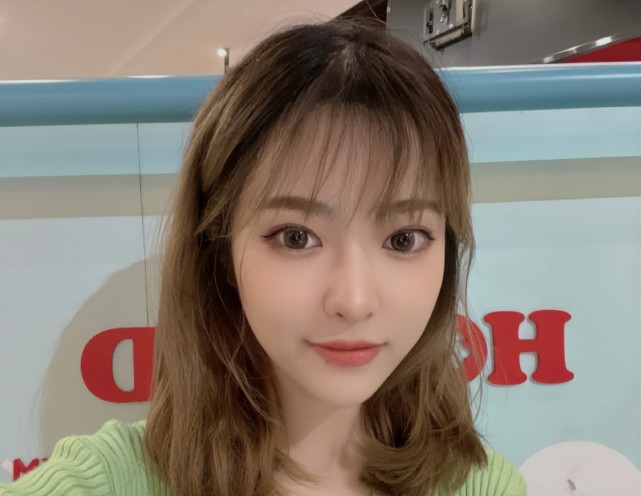 恭喜LPL！又一对解说情侣诞生！Kris官宣和解说毛毛恋情，甜蜜唱情歌_腾讯新闻