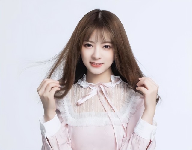 恭喜LPL！又一对解说情侣诞生！Kris官宣和解说毛毛恋情，甜蜜唱情歌_腾讯新闻