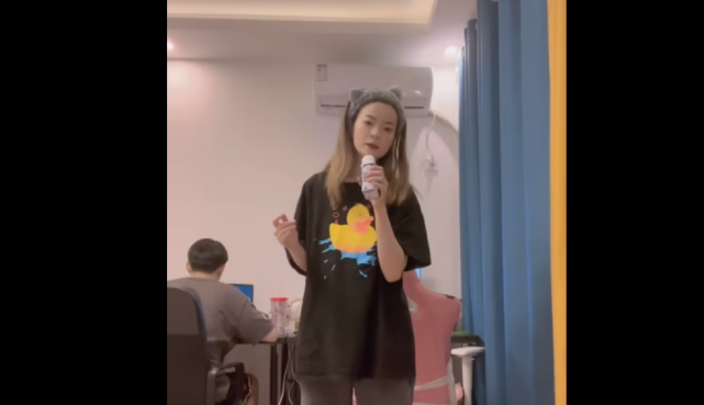 恭喜LPL！又一对解说情侣诞生！Kris官宣和解说毛毛恋情，甜蜜唱情歌_腾讯新闻