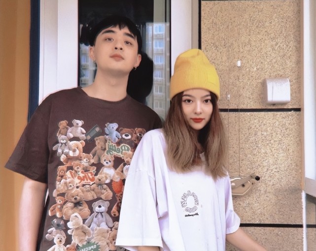 恭喜LPL！又一对解说情侣诞生！Kris官宣和解说毛毛恋情，甜蜜唱情歌_腾讯新闻