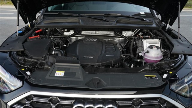 林肯航海家对比奥迪Q5L：40万能买V6，还看BBA吗？_腾讯新闻