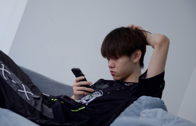 和平精英PEL：4AM季后赛惨不忍睹，网友纷纷表示粉不动了_腾讯新闻