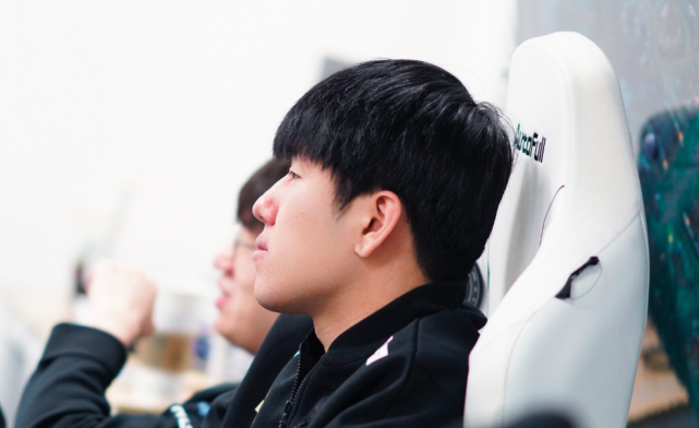 MSI历届FMVP盘点：ADC选手出现两次，上单位置还空着_腾讯新闻