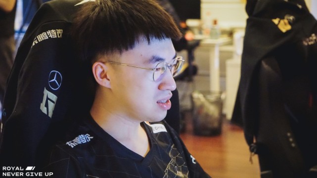 LPL选手出轨打胎丑闻不断，FMVP Bin的评论区纷纷劝诫不要找网红_腾讯新闻