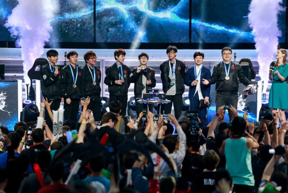 MSI历史的今天：EDG夺得首届MSI冠军，iG打出1557_腾讯新闻