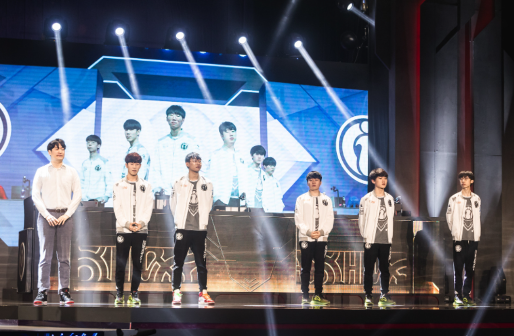 MSI历史的今天：EDG夺得首届MSI冠军，iG打出1557_腾讯新闻