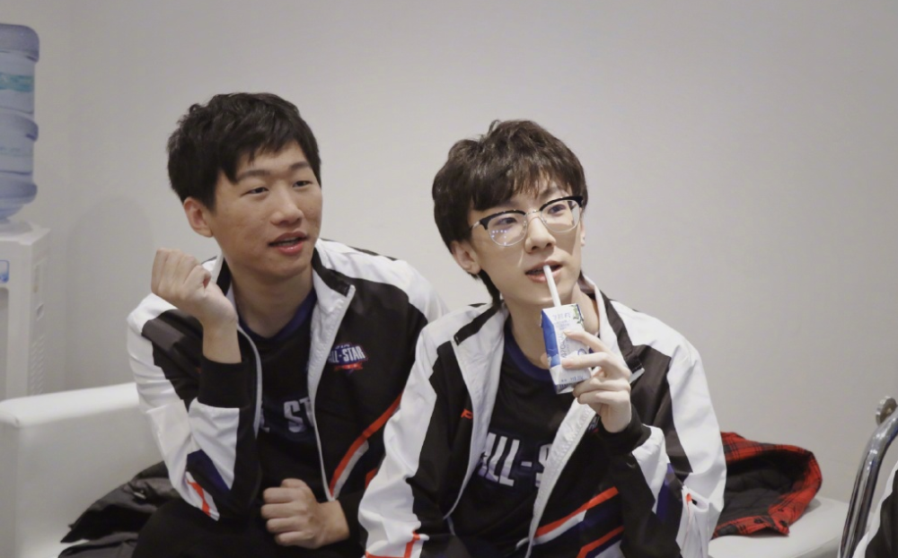 LPL转会期临近尾声，New告别TT，宁王Smlz遇难题_腾讯新闻