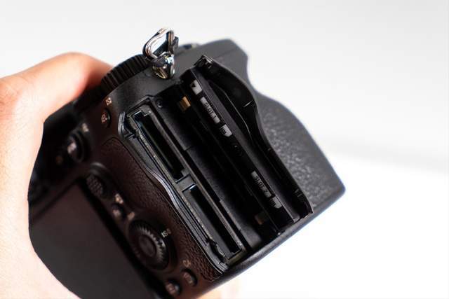 官方原价！索尼A7M4终于不再是理财产品，单机身16999元随便买_腾讯新闻