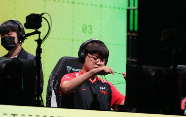 外国网友热议RNG击溃T1：GALA、MSI、卡莎，懂的都懂_腾讯新闻