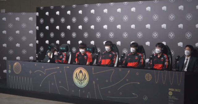 T1选手：决赛会暴打RNG！Faker：感觉RNG队员有些紧张_腾讯新闻