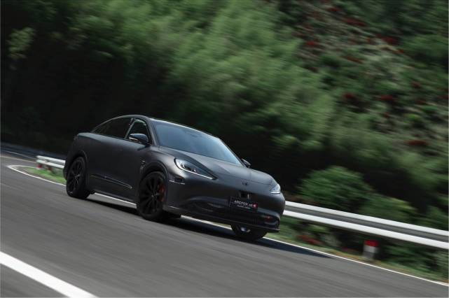 对比蔚来ET7、智己L7，阿尔法S全新HI版的智能达到何种水平？_腾讯新闻