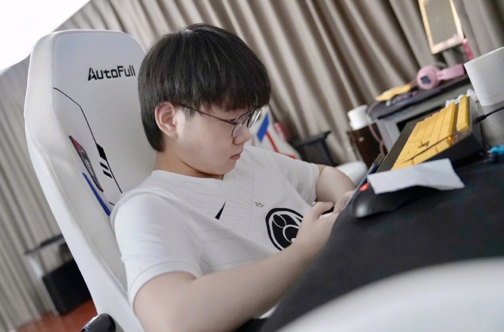 IG斩获夏季赛首胜，FPX官博回应，韩援Summit遇难题_腾讯新闻