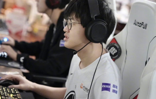 Viper泽丽接管团战，EDG关键局战胜IG，小狗说出心声_腾讯新闻