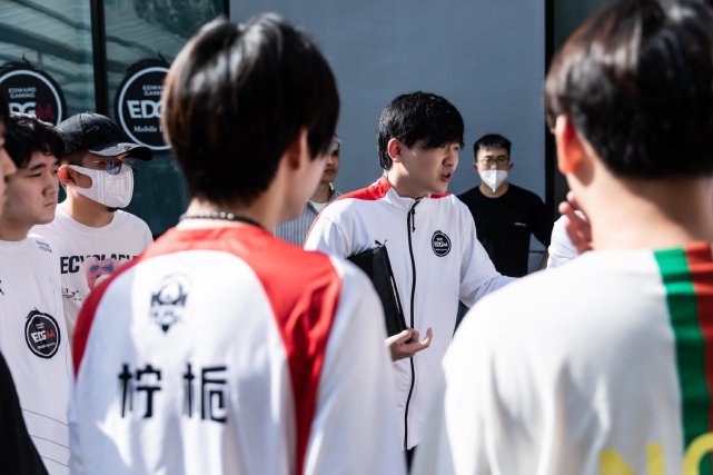 KPL夏季赛：EDGM对阵VG，谁遭遇首败？AG超玩会打WB，是输是赢_腾讯新闻