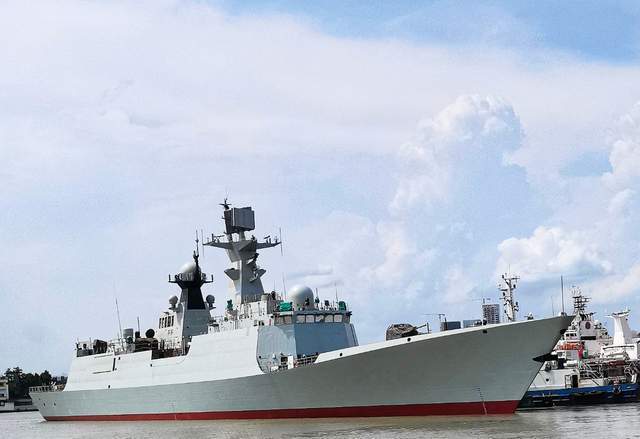 1年建成12艘！第5批次第10艘054A下水，中国海军造舰速度刷新记录_腾讯新闻