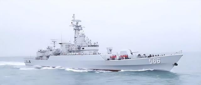 566怀化舰出现在钓鱼岛附近海域，堪称053H3型护卫舰的高光时刻_腾讯新闻