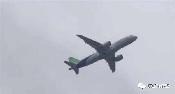 最大航程超5500公里！国产大飞机C919首次在郑州起降_腾讯新闻