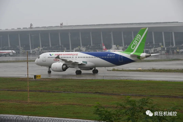 最大航程超5500公里！国产大飞机C919首次在郑州起降_腾讯新闻