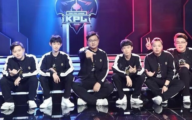 LOL引进全局bp机制，王者荣耀KPL历史地位最高的一天_腾讯新闻