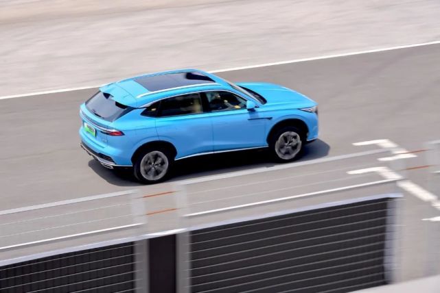 试驾第三代荣威eRX5，PHEV真的不如比亚迪DM-i？_腾讯新闻