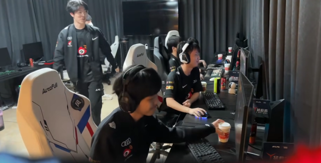 WBG终结V5九连胜，Theshy纳尔一打二名场面，北枫：不可思议_腾讯新闻