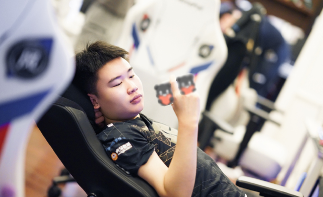 Bin船长遭针对，RNG横扫BLG，小明谈老对手EDG_腾讯新闻