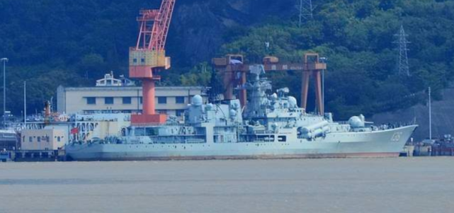 138泰州舰：驶进船厂3月余，就重新归建铁拳支队，未对舰载武器进行升级_腾讯新闻